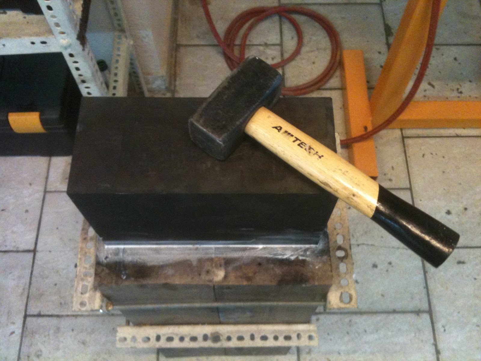 Gaijinto: New Japanese style anvil.