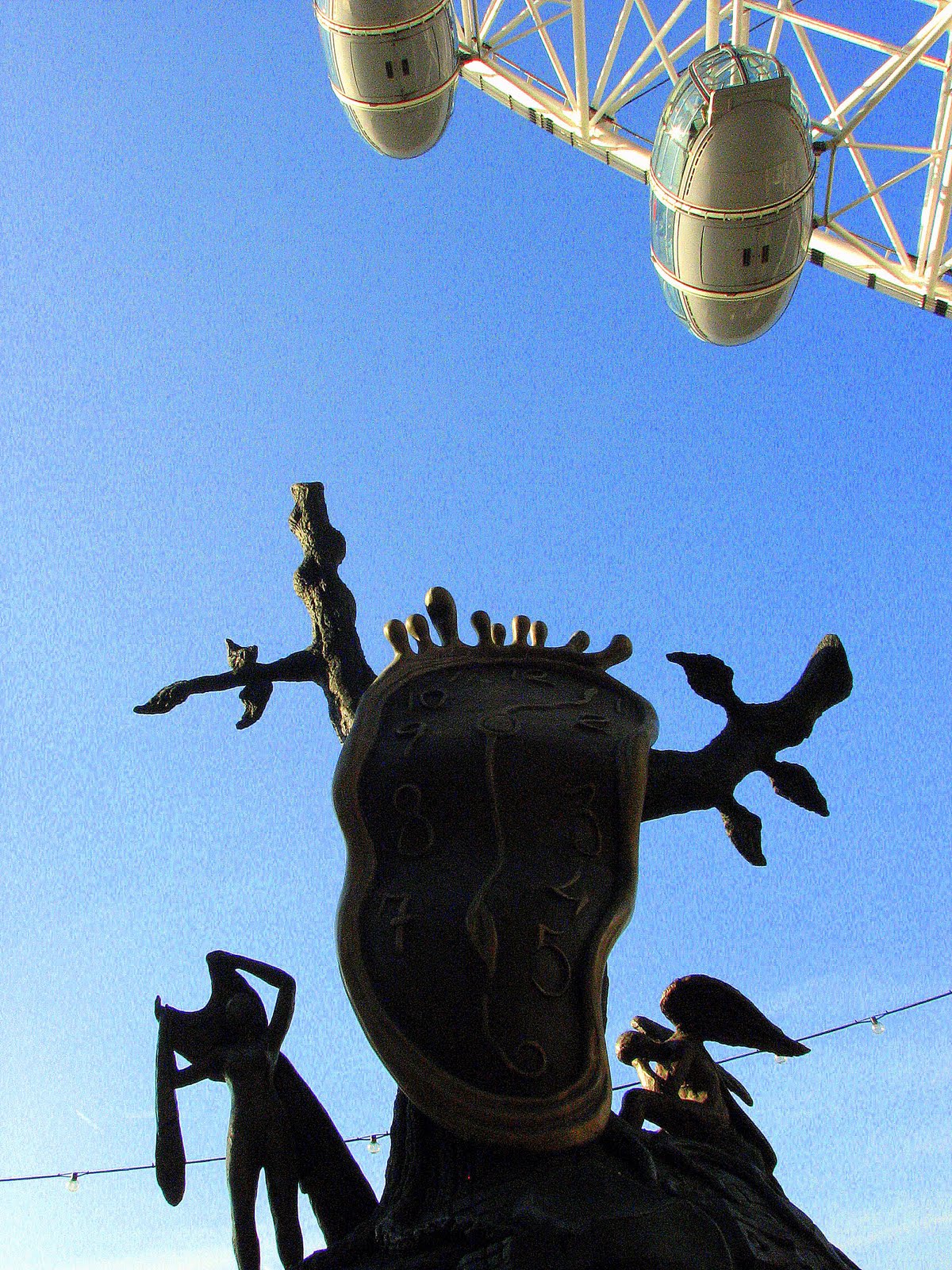 ¡Disfrutando de la vida!: Reloj derretido de Dalí en Londres. Fotos ...