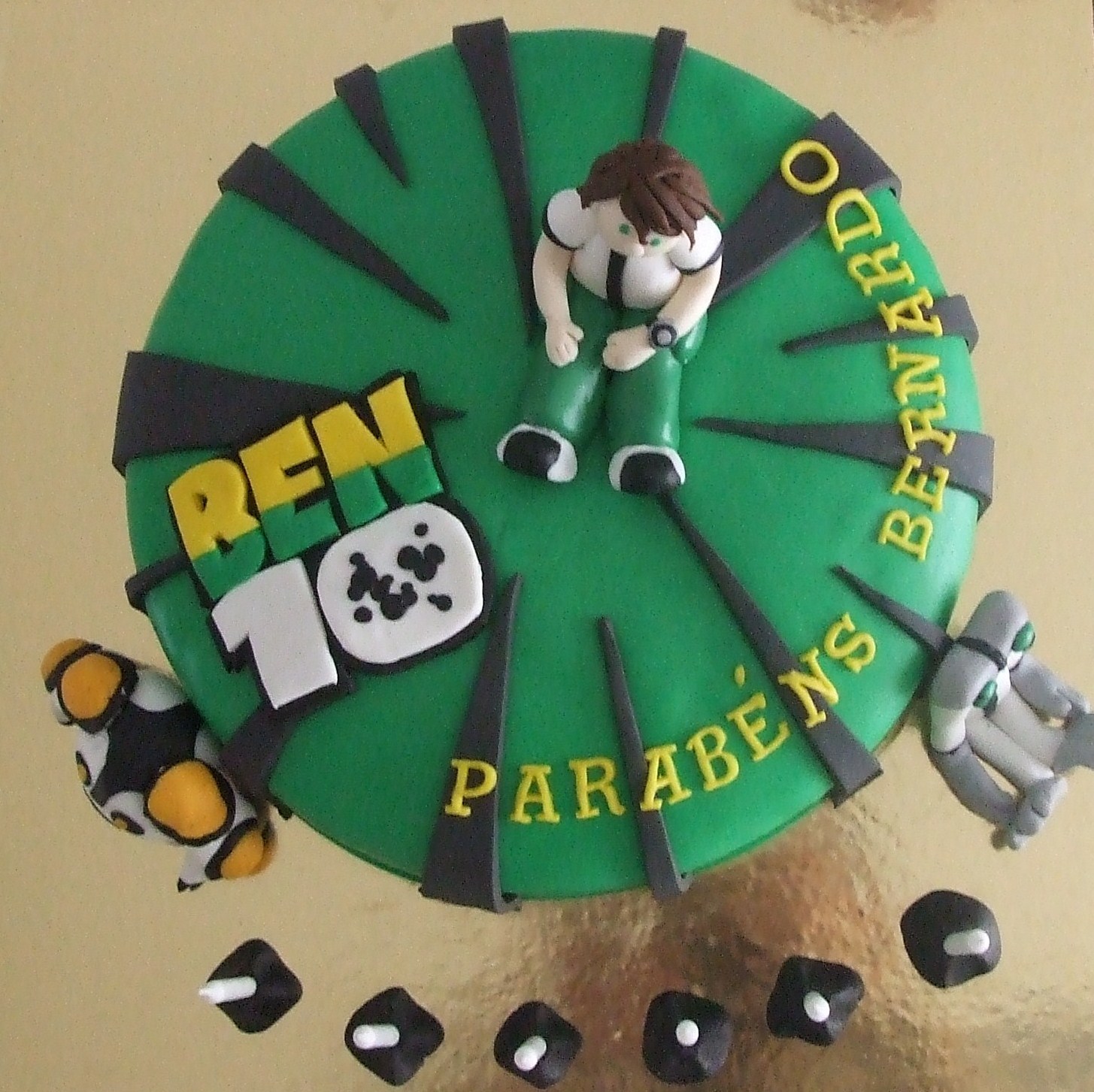 Baked in Heaven: Bolo "Ben 10's do Bernardo"