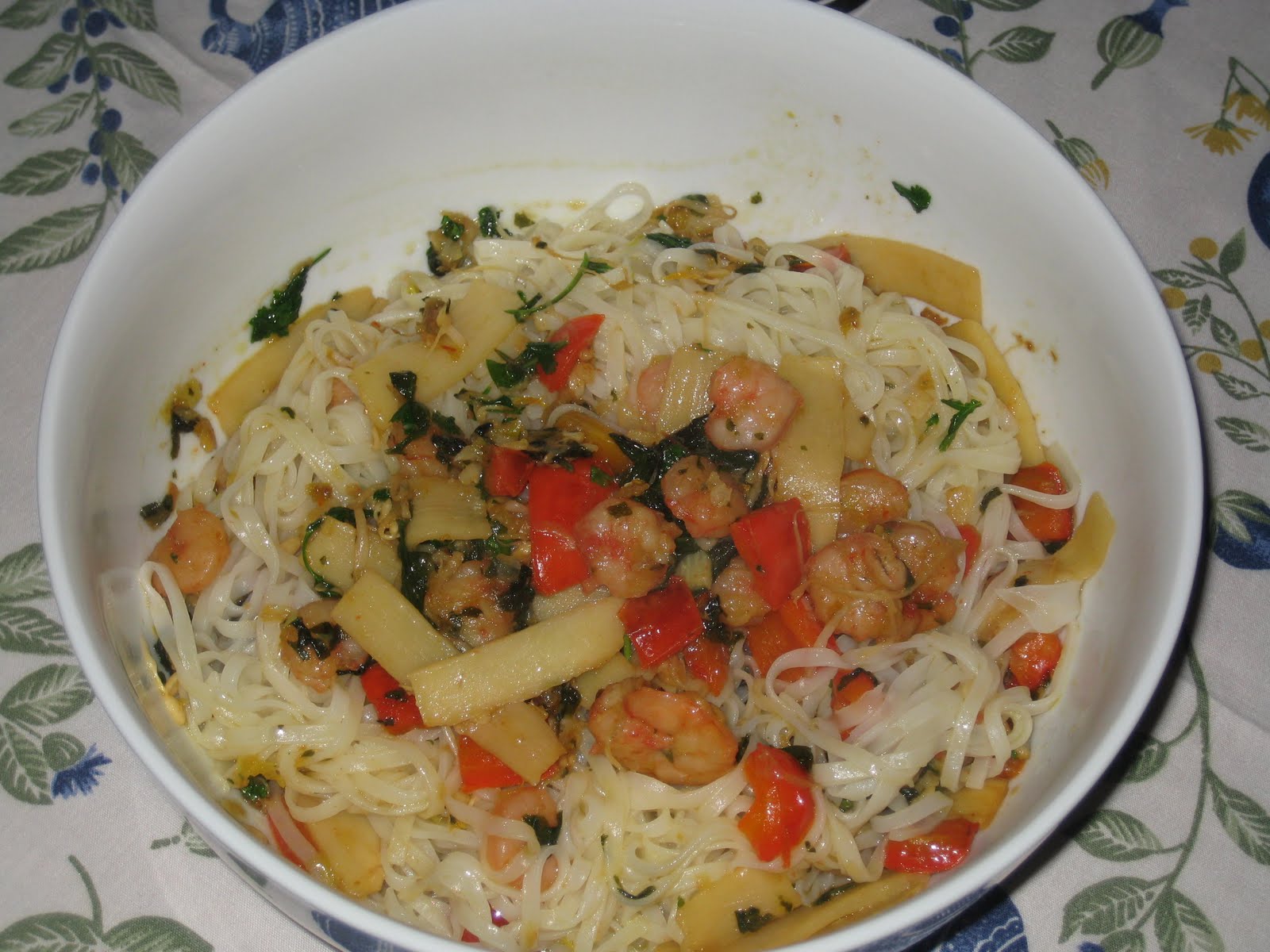 Doces aos Bocados: Massa Chinesa com Legumes Exóticos e Camarão