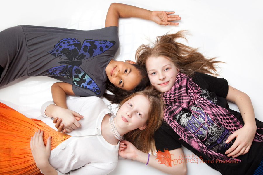 Tüdrukud fotostuudios-fotograaf Anno Proosvelt - Fotostuudio Fotopesa