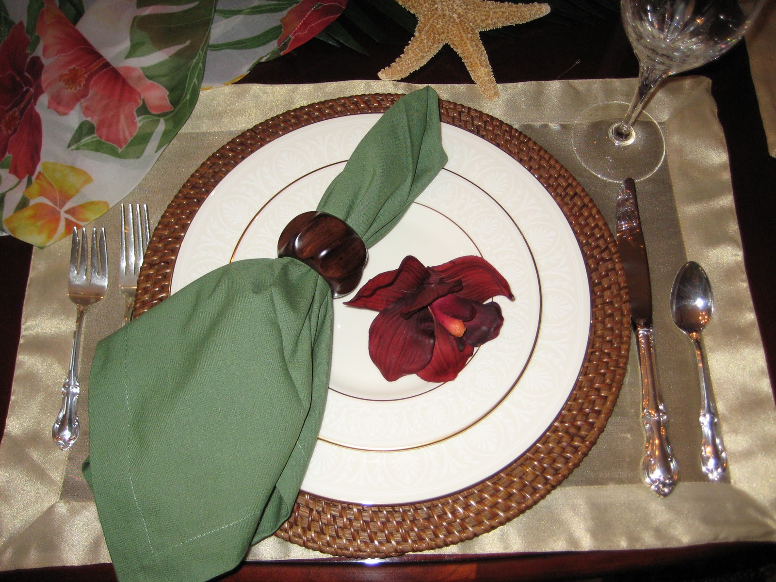 A Caribbean Christmas Tablescape - Calypso in the Country