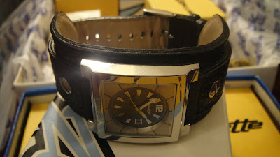 Just Chilling...: Arnette Watch -Review- AR 1002