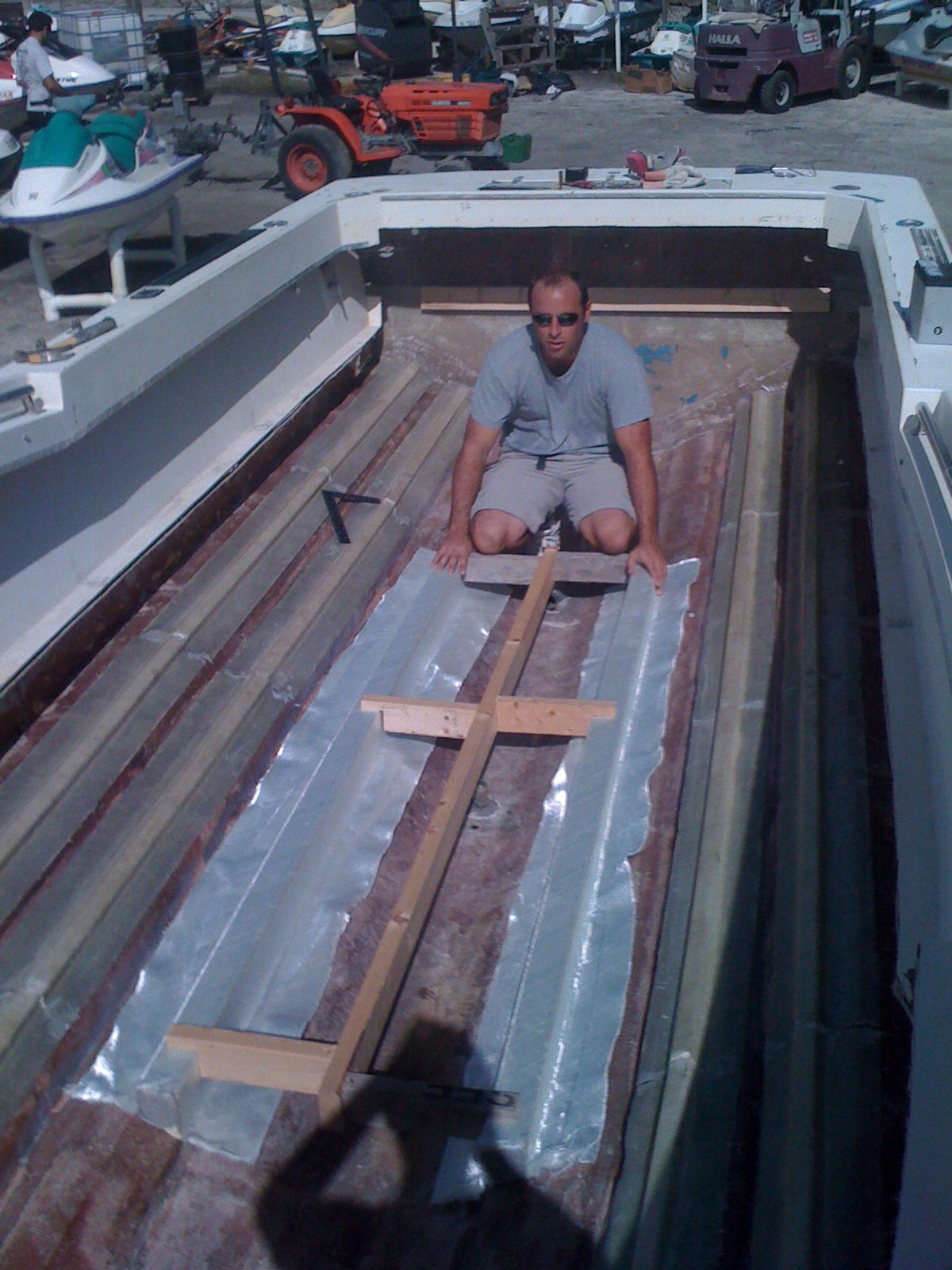 1981 23' Fish Nautique Restoration: Inboard stringers done.....