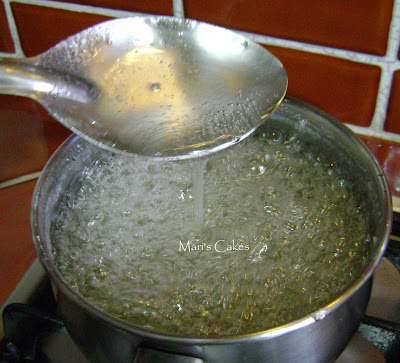 Suspiro, Dominican Frosting or Meringue | Mari's Cakes (English)