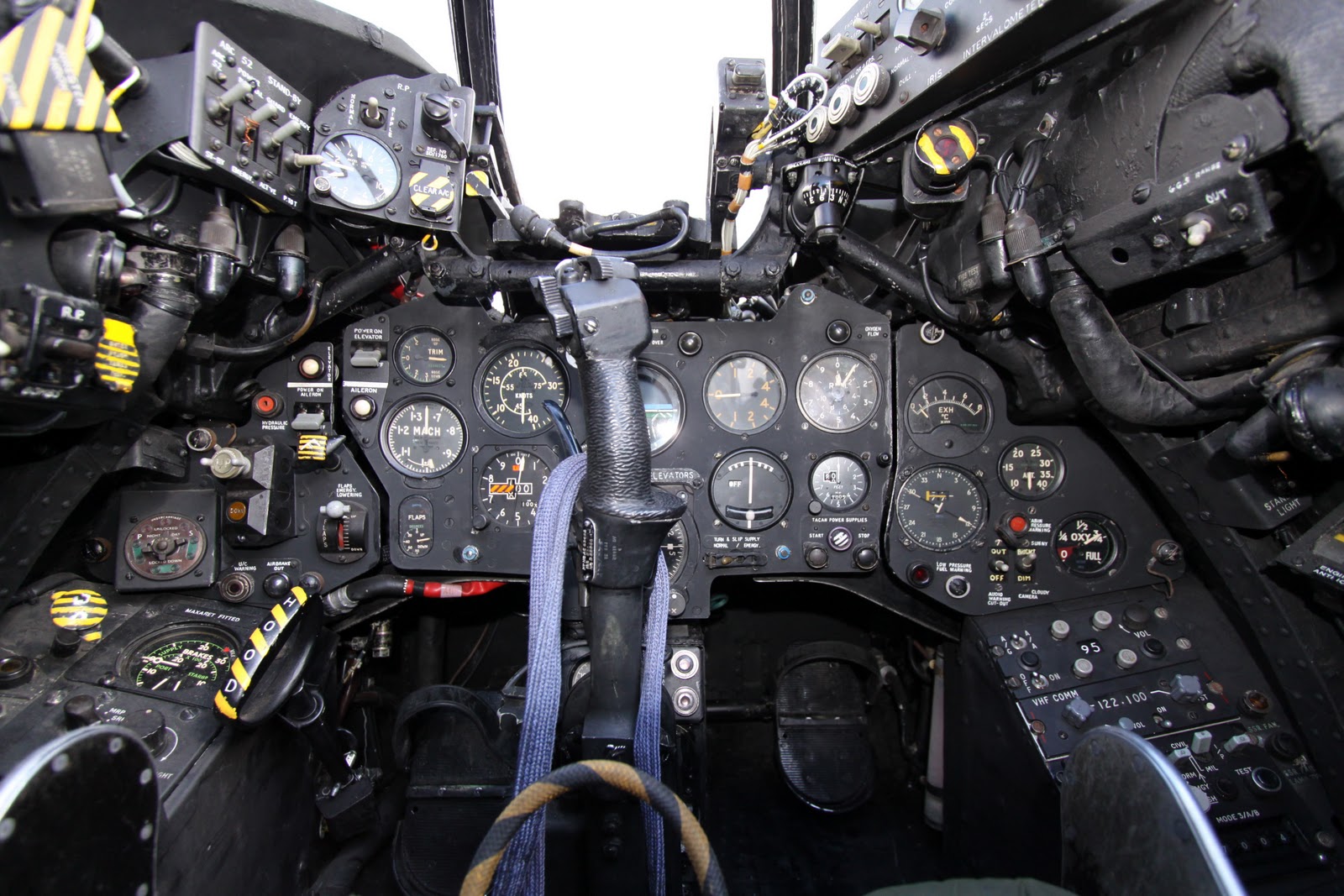 Hunter PR11 - WT723 on Display: Pre avionics upgrade - cockpit view