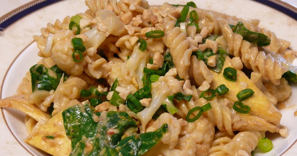 Dawna in the Kitchen: Spicy Peanut Pasta