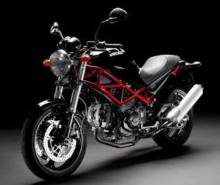 Motorbike Reviews Online: Ducati Monster 695