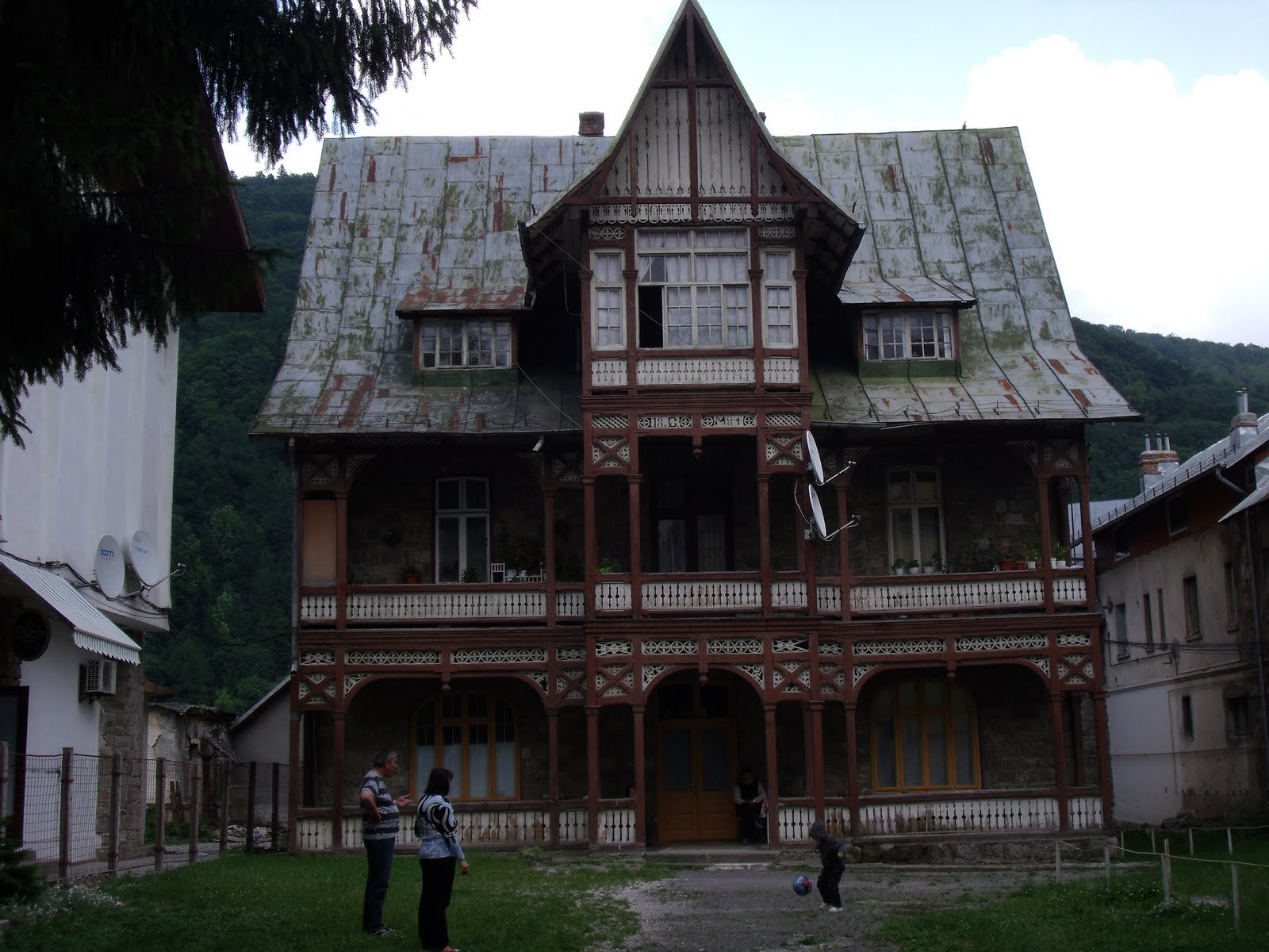 Viajar y contar Blog de viajes de Concha Pelayo: Castillo de Peles en ...