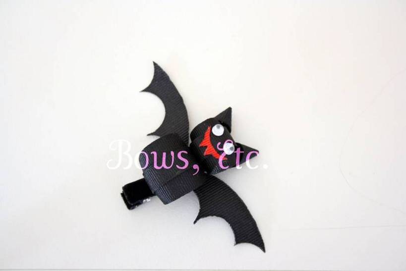 Positively Whimsy: FREE Halloween Bat Hair Clip Tutorial