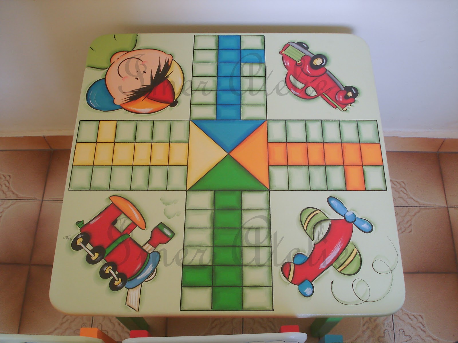 Imer Atelie: conjunto mesa com jogo da torrinha e cadeirinhas