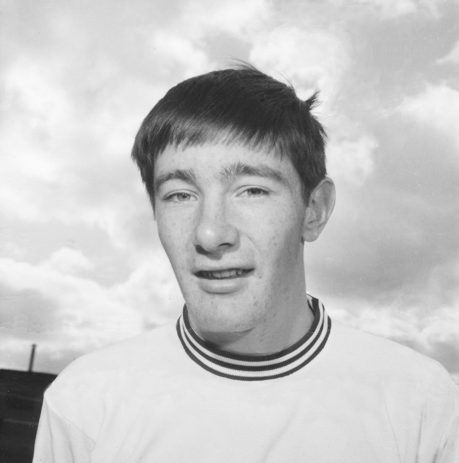 THE DUNDEE FUTBA SHRINE: ROBERT PRENTICE - OUTSIDE LEFT