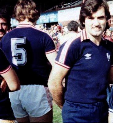 THE DUNDEE FUTBA SHRINE: GEORGE BEST IN DARK BLUE