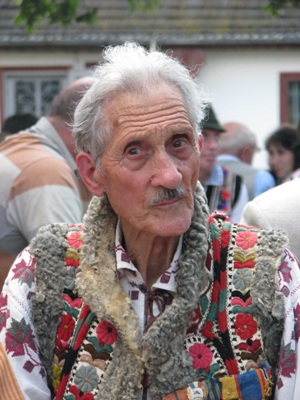 vinca. vestea. neamt. blog: Meşterul Neculai Popa va sculpta îngeri!