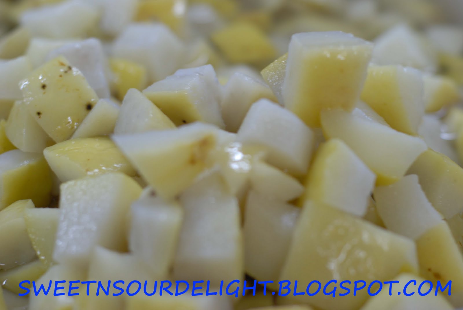 SWEET AND SOUR DELIGHT: Jambu Batu