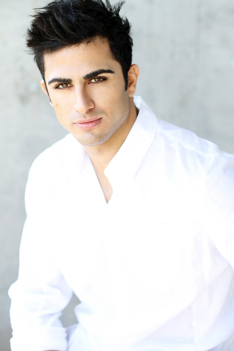 Shirtless Bollywood Men: Alexander Farsi