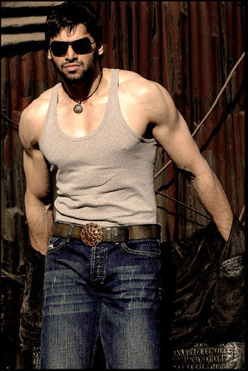Shirtless Bollywood Men: Niketan Dheer
