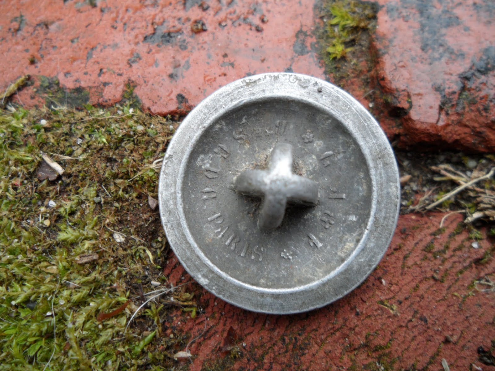 Four Bees: WW1 Button Grouping