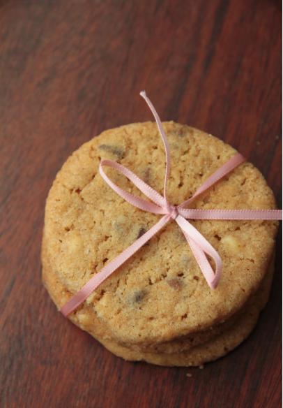 made by love: Old-Fashioned Peanut Butter Chocolate Chip Cookies