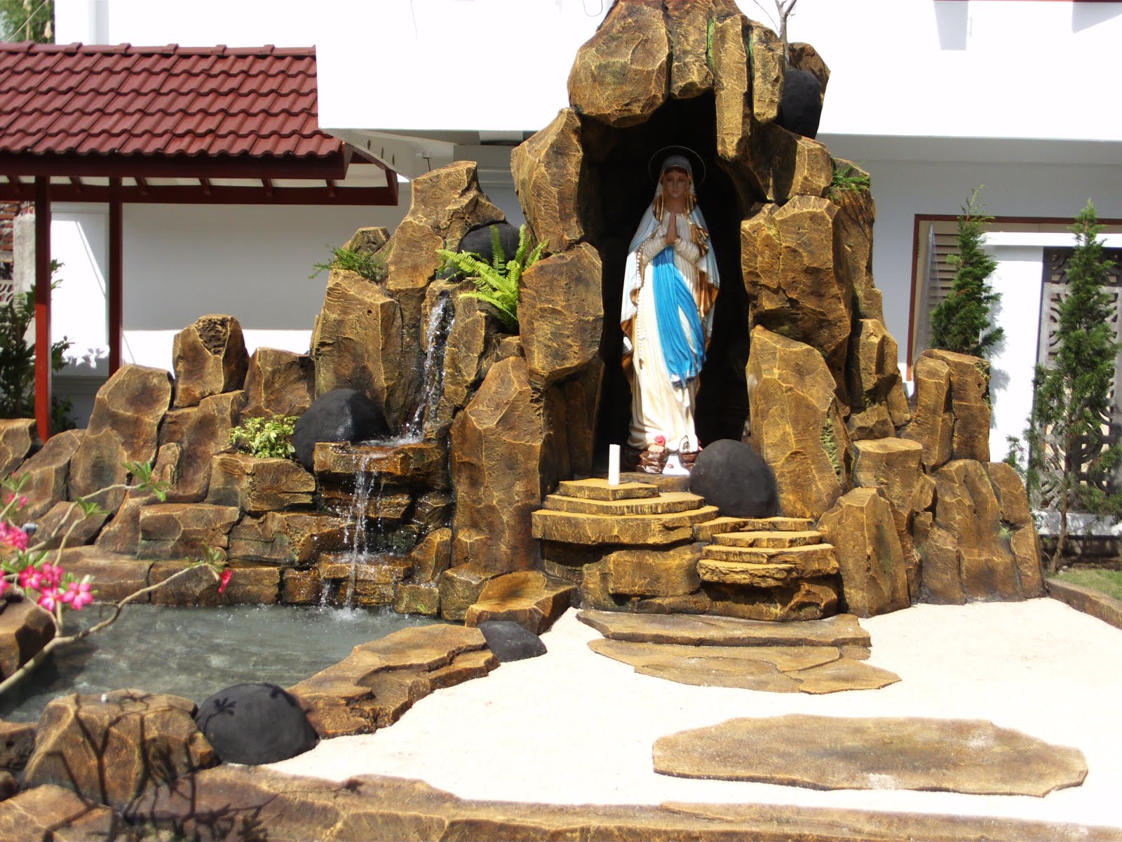 batu alam dan taman: Gua Maria