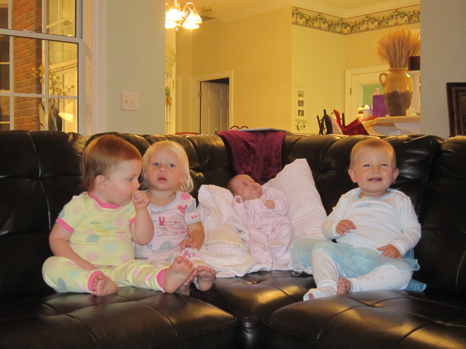 Berry Family: 10/18-24/10--PeePee in Potty, Party Hostess, and 1st Art ...