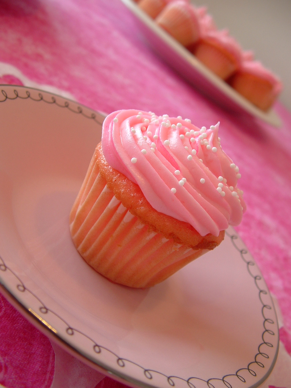 Pieces by Polly: Pinkalicious Cupcake Party