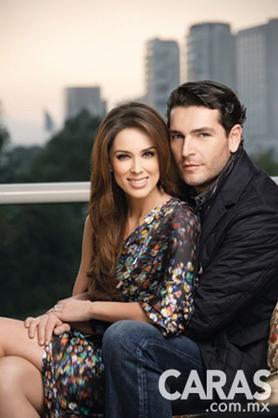 Fotos de Jacqueline Bracamontes y Martin Fuentes