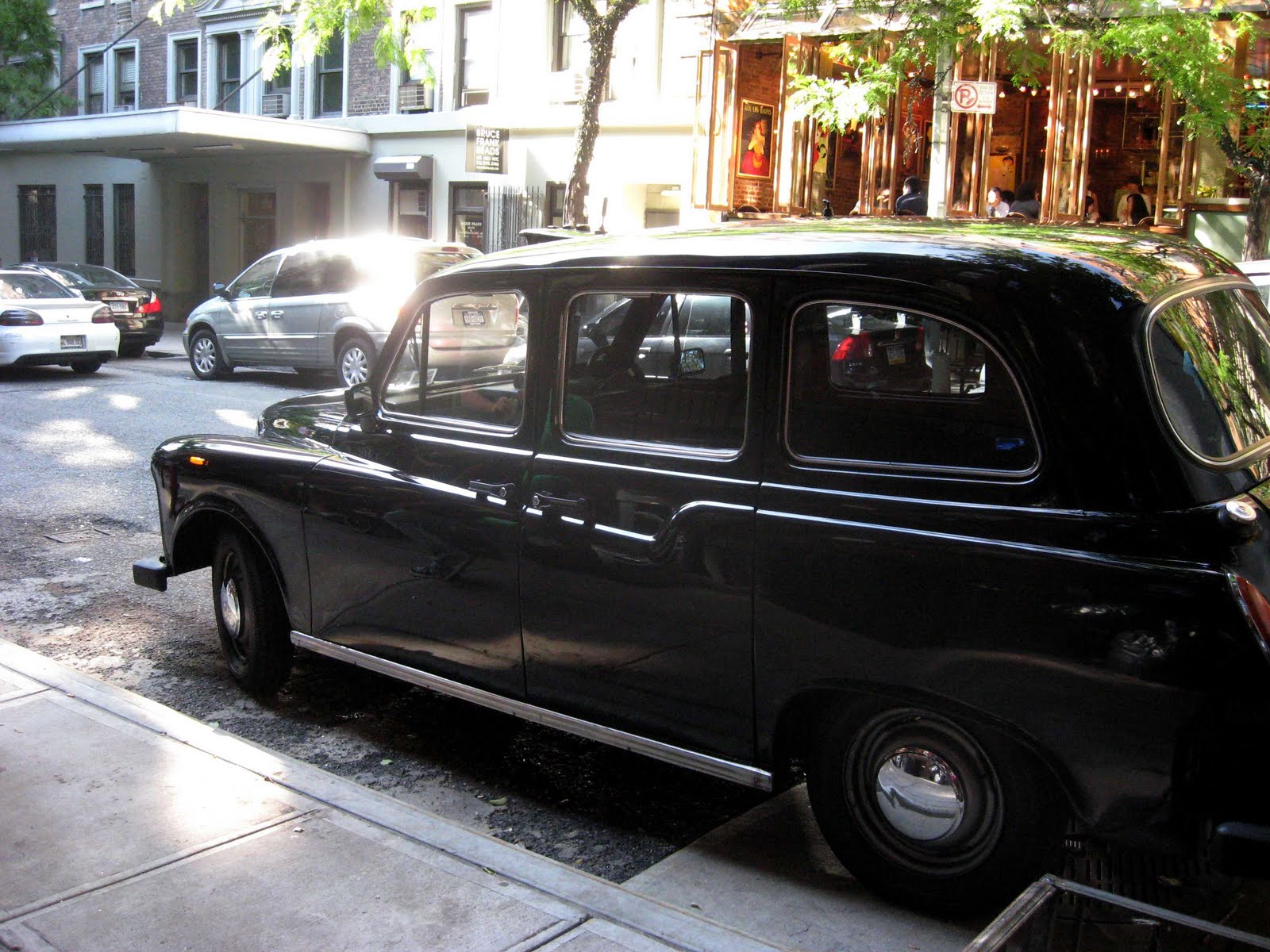 London black cab Taxi Austin FX4 Public Domain Clip Art Photos and Images