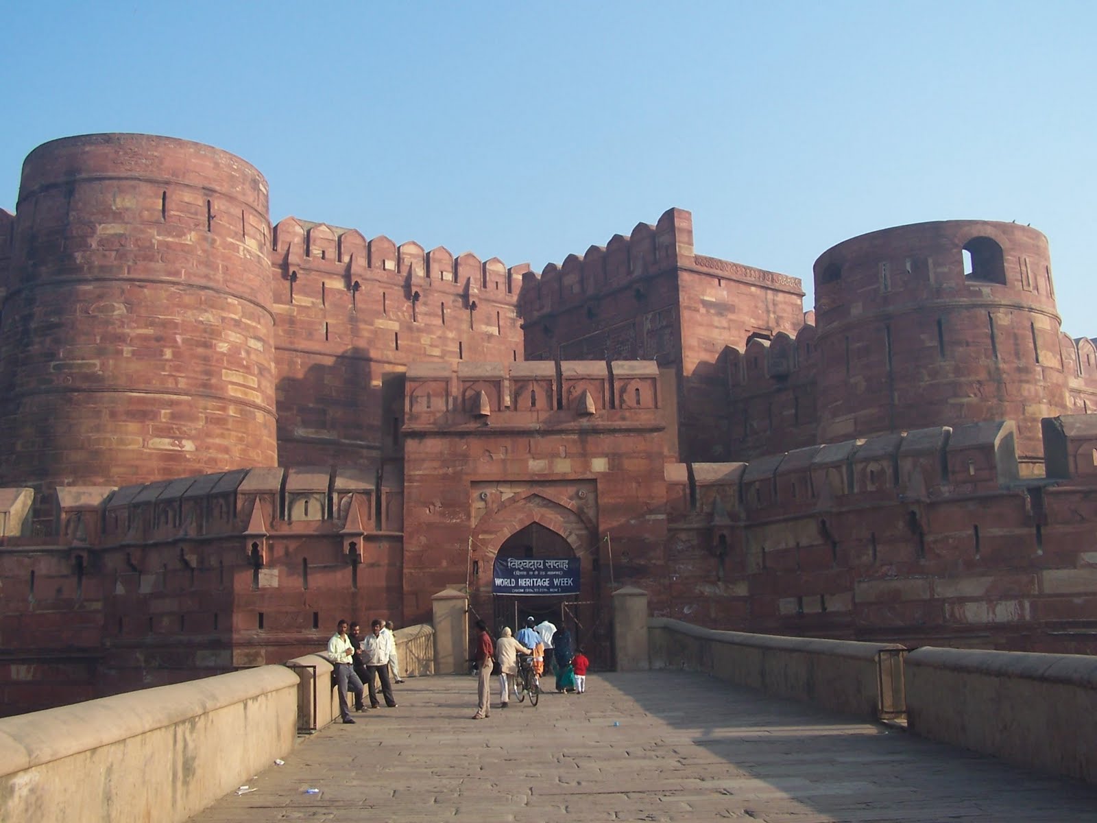 Famous Temples & Landmarks: About Agra