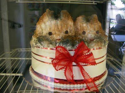 Here, Eat This!: Pig Dogs and Purse Cakes