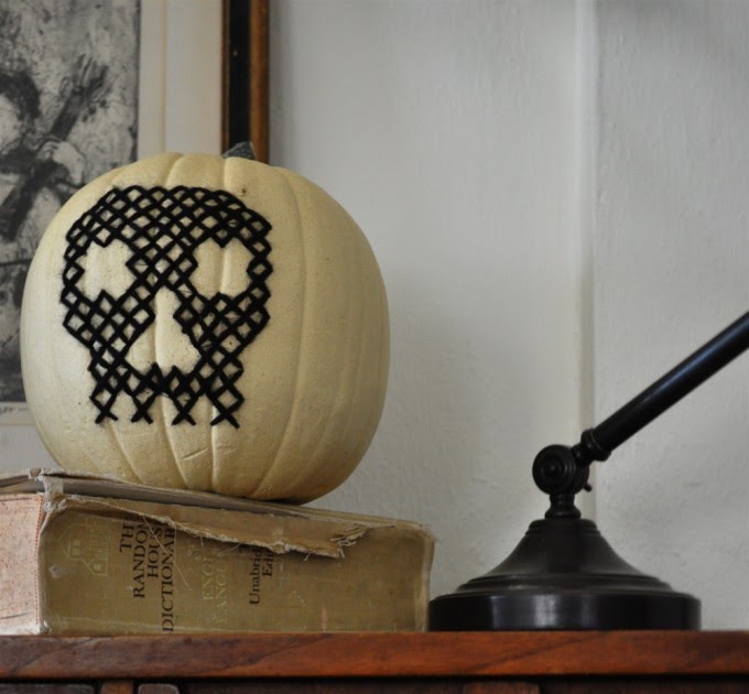 feeling stitchy: Cross Stitched Pumpkin
