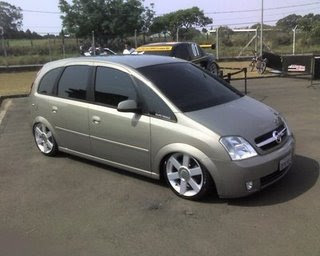 dub e tuning: GM Meriva - Suspensão a ar + aro 17