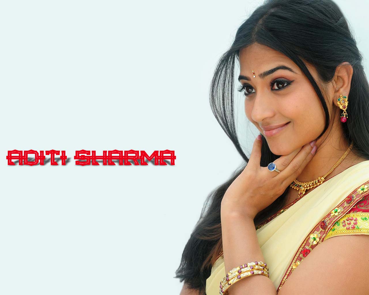 fashionewallpaper.blogspot.com: Aditi Sharma Movies Wallpapers, Cute ...