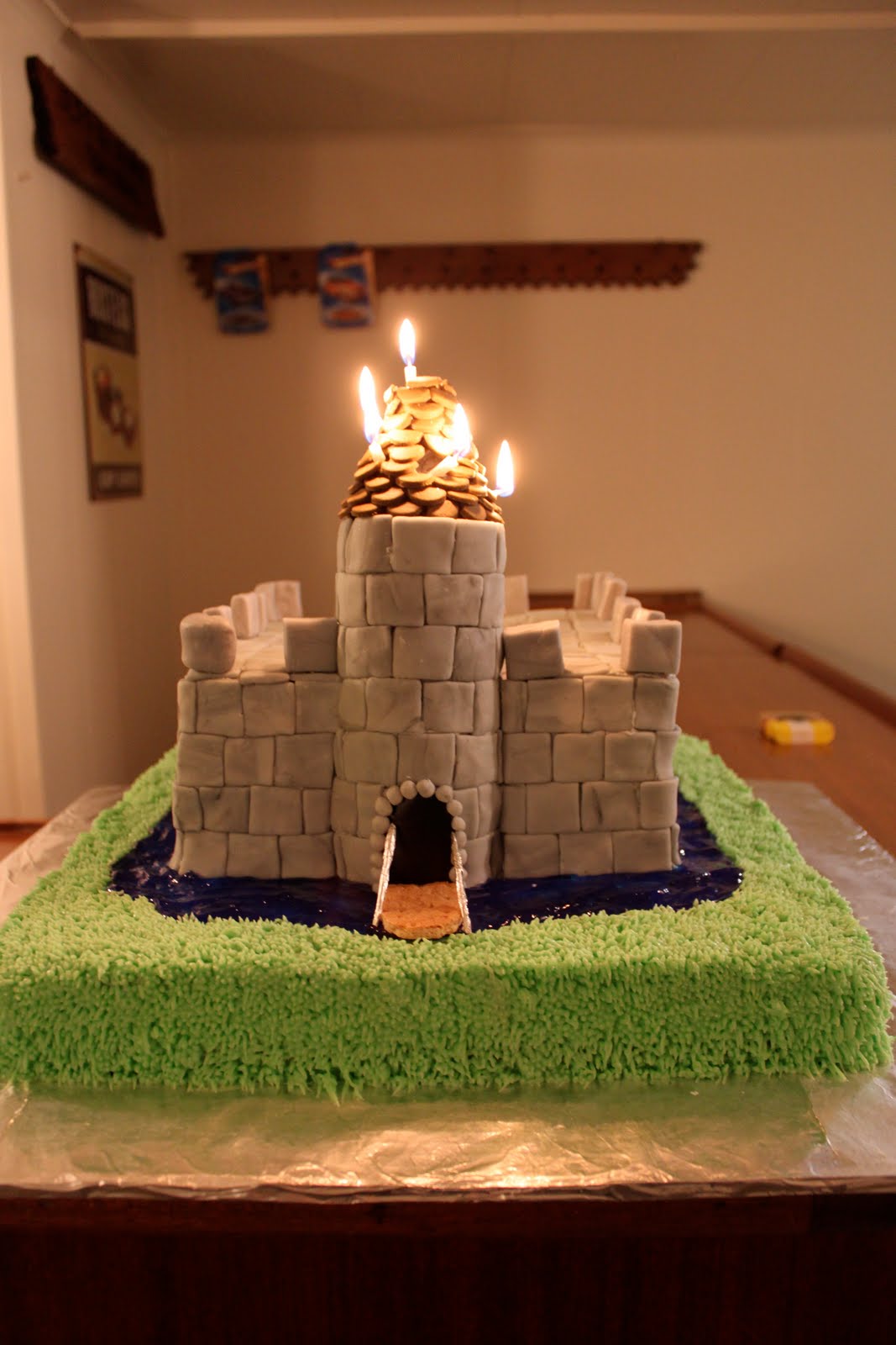 Creative Catharsis: How-To: Robin Hood Birthday Cake