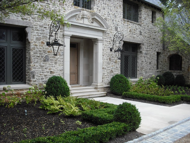 Limestone & Boxwoods: Perfect English