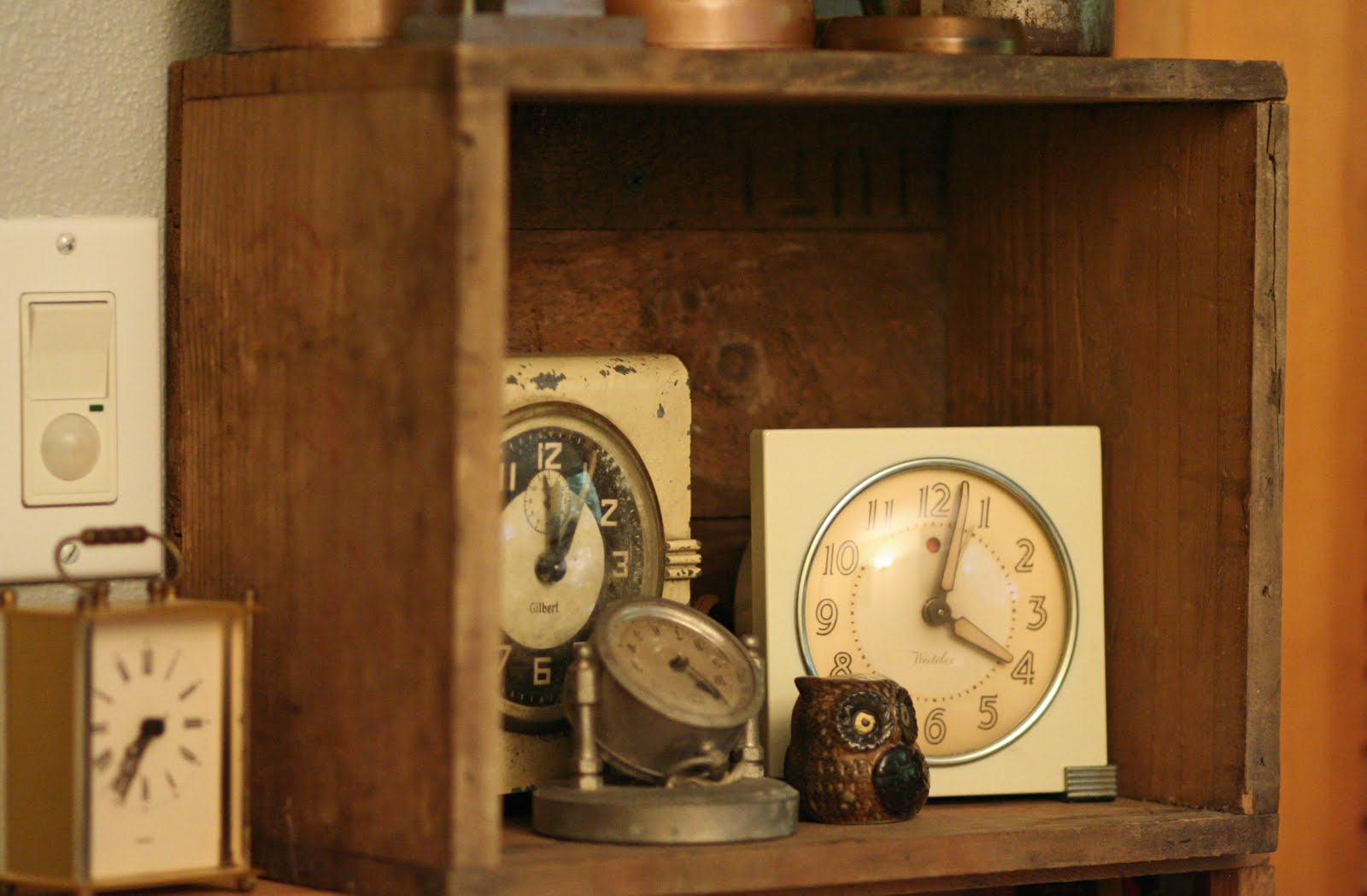 Modish Vintage: DIY: vintage wooden crate storage shelf