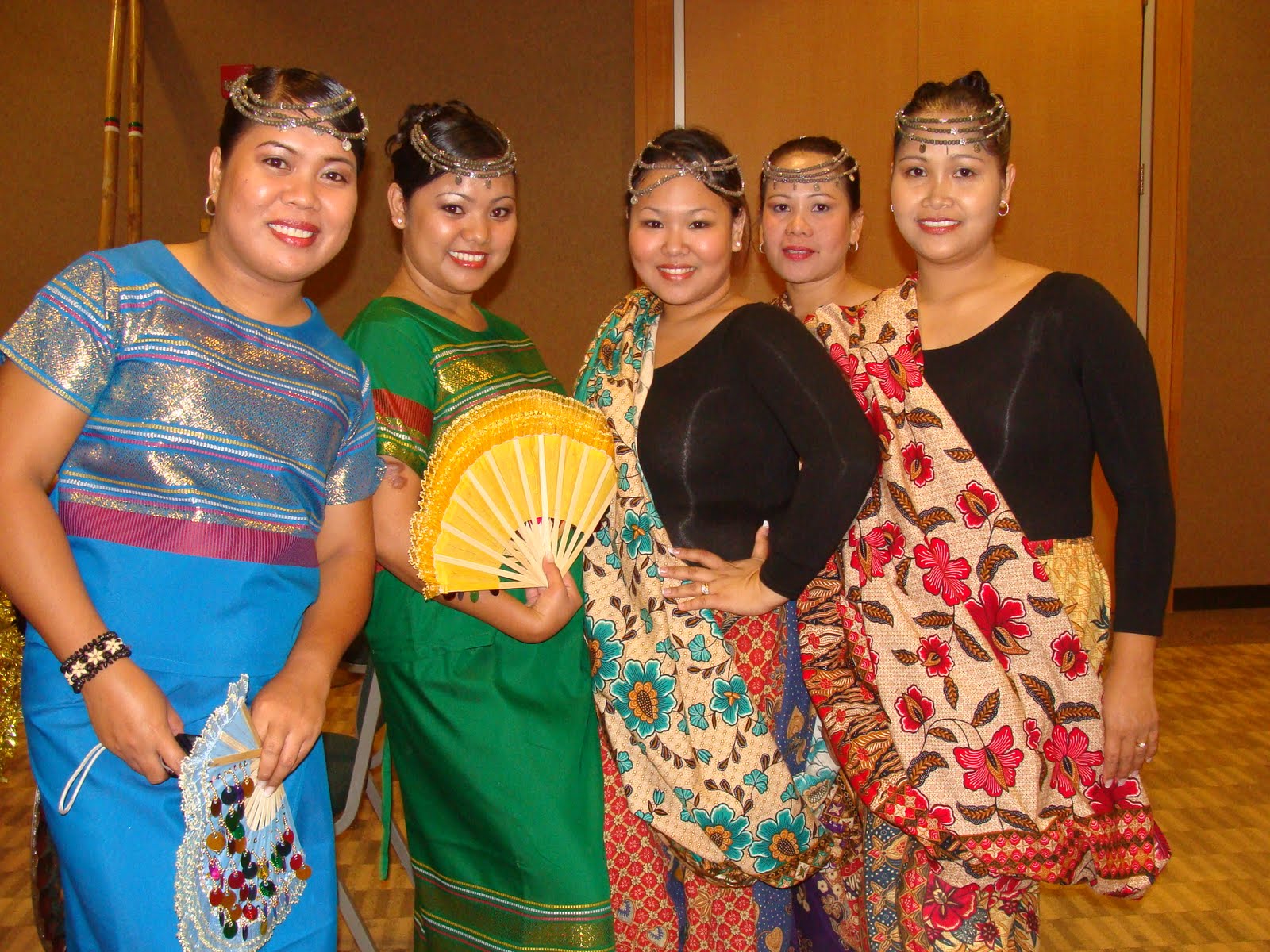 Nicotine's World of Fun: Malong-Malong Dancers of Fil-Am Central Texas