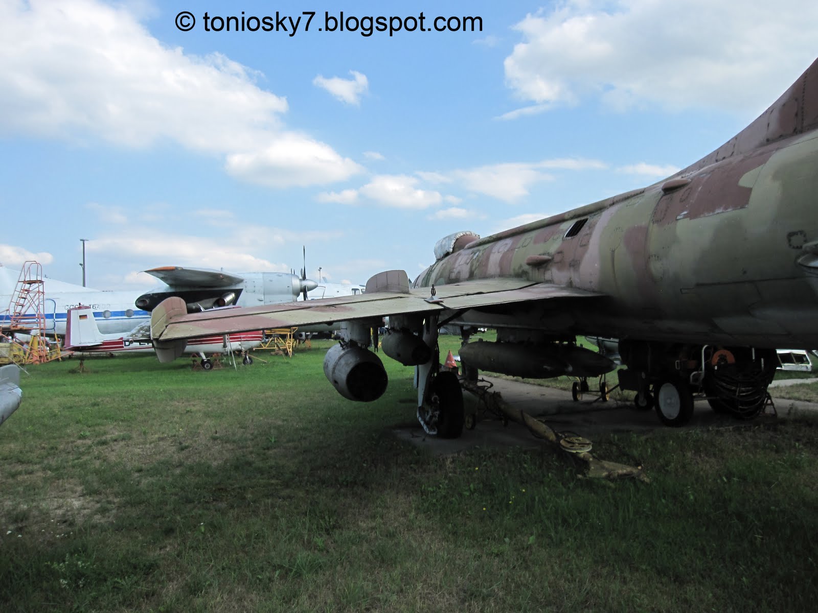Sukhoi Su-7 BKL Fitter walkaround (Aviation Museum of Riga)