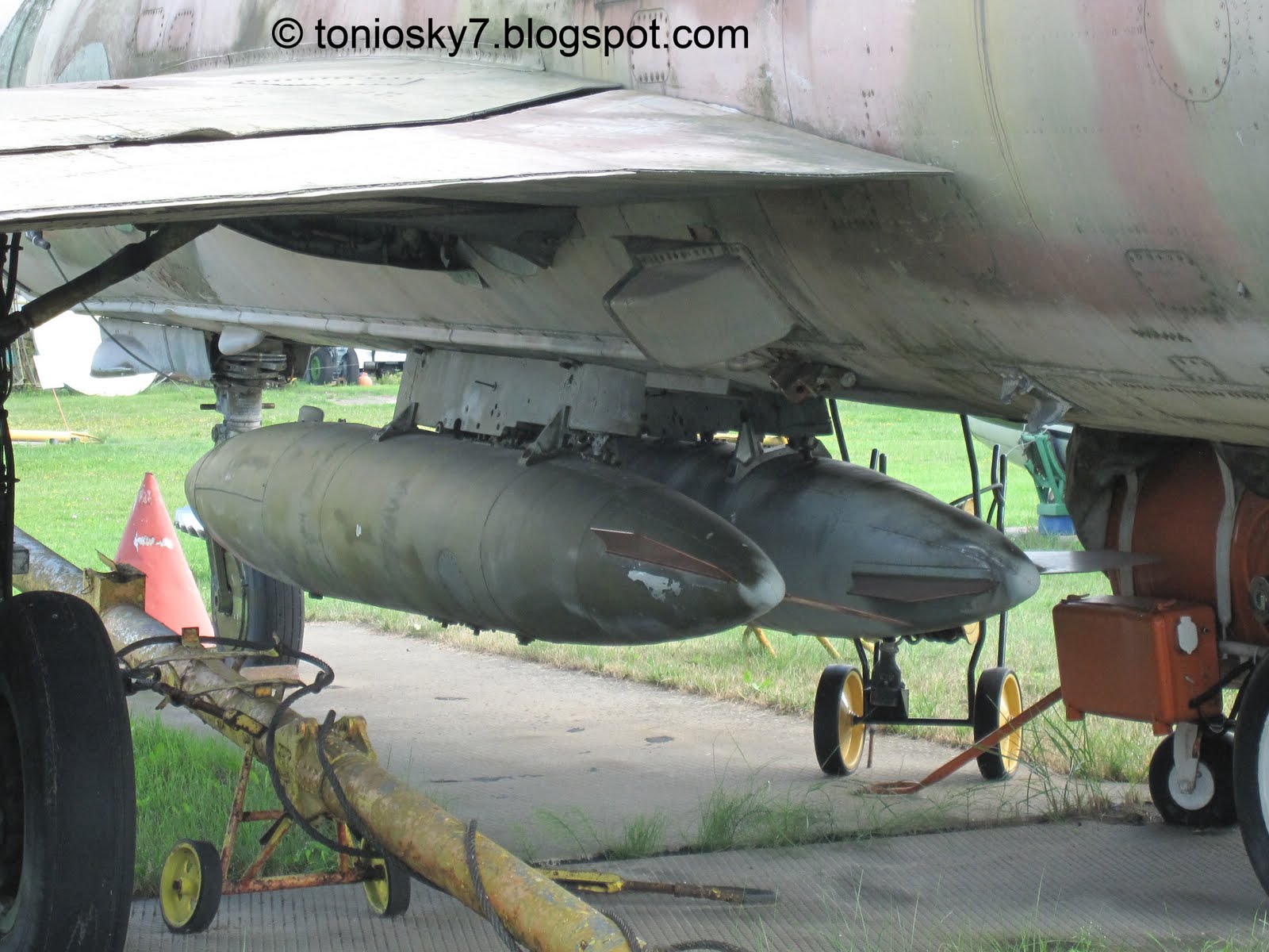 Sukhoi Su-7 BKL Fitter walkaround (Aviation Museum of Riga)