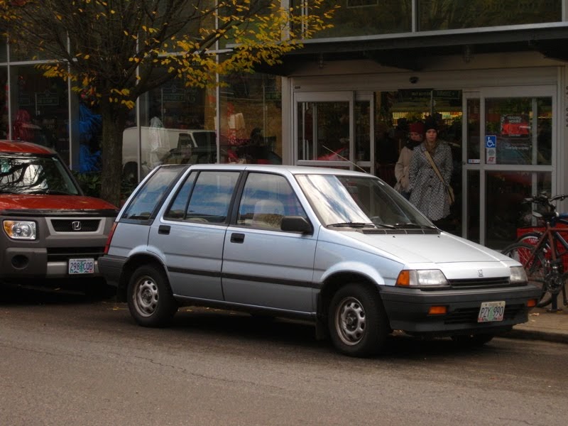 OLD PARKED CARS.: 1987 Honda Civic Wagovan.