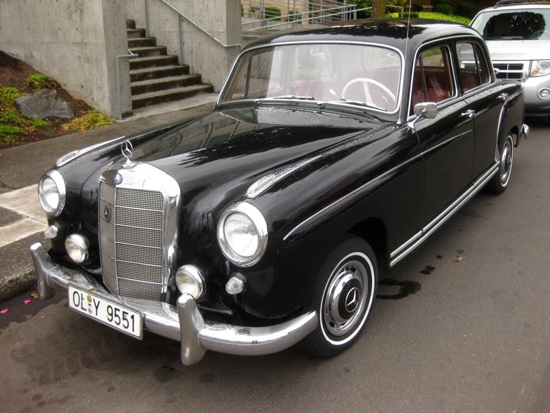 OLD PARKED CARS.: 1959 Mercedes-Benz 220S Sedan.