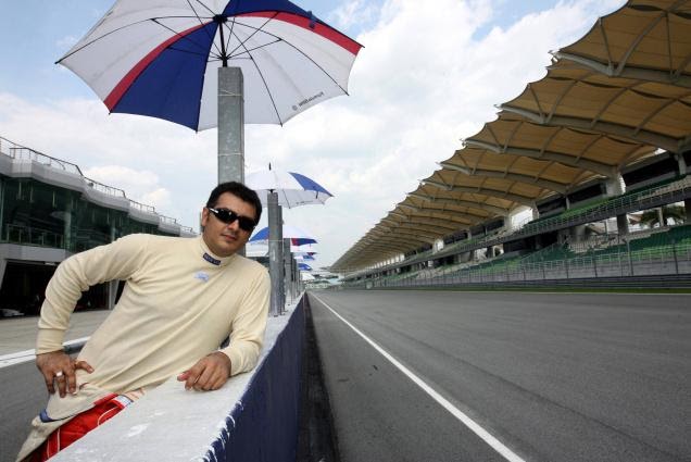 welcome wonders: THE ULTIMATE SUPER STAR AJITH KUMAR ENTERED INTO FORMULA 2