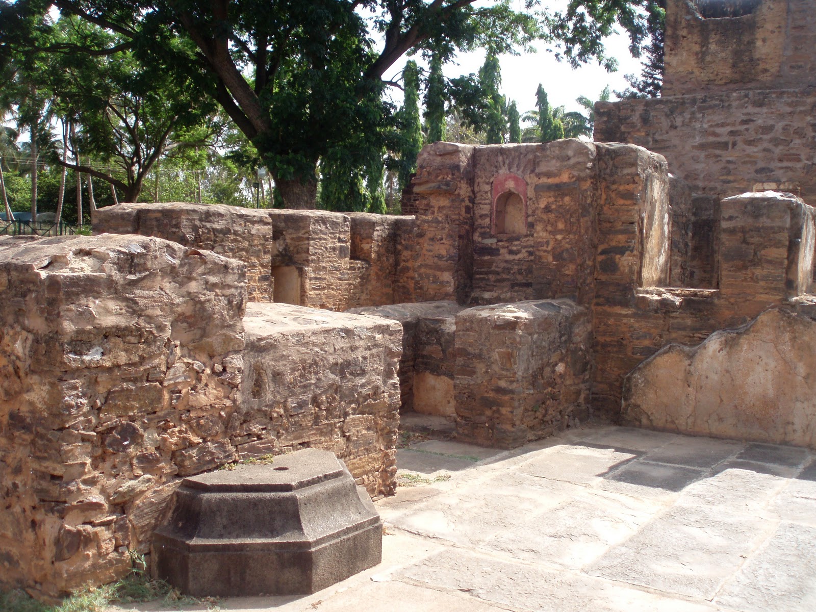 Travelogue Unlimited: Kittur Fort : A Photo Feature
