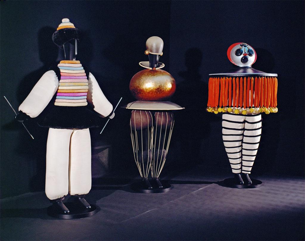Costumes from Oskar Schlemmer’s 1922 Triadic Ballet | oskar schlemmer ...