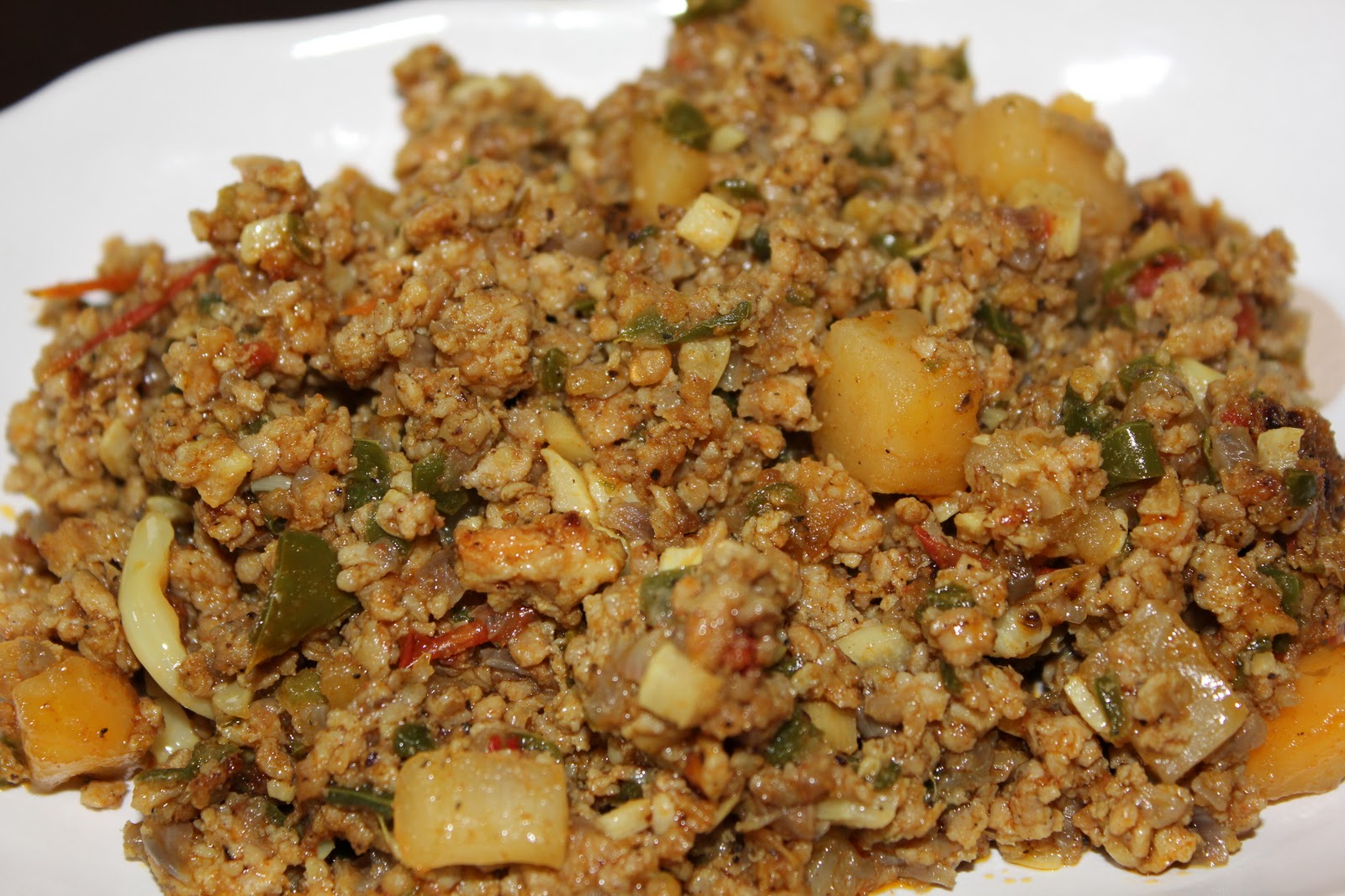 Try me from Recipe Basket.......: Chicken Keema Masala