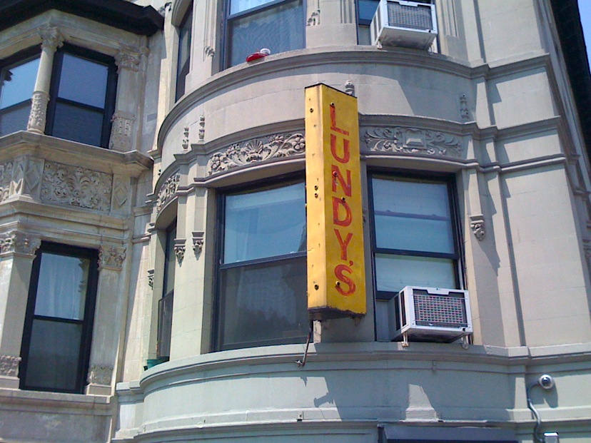 H A R L E M + B E S P O K E: ☞ WALK: Lundy's at West 147th Street