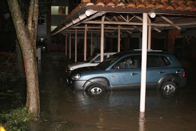 The Quest of The Photographer Wannabe: Flash Flood in Brunei 20/01/09