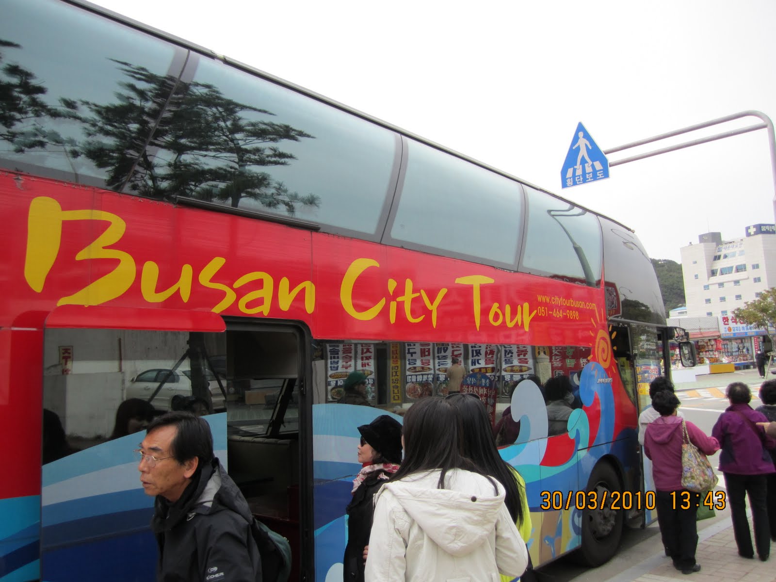 To Korea With Love: Busan Encounters - the singing family