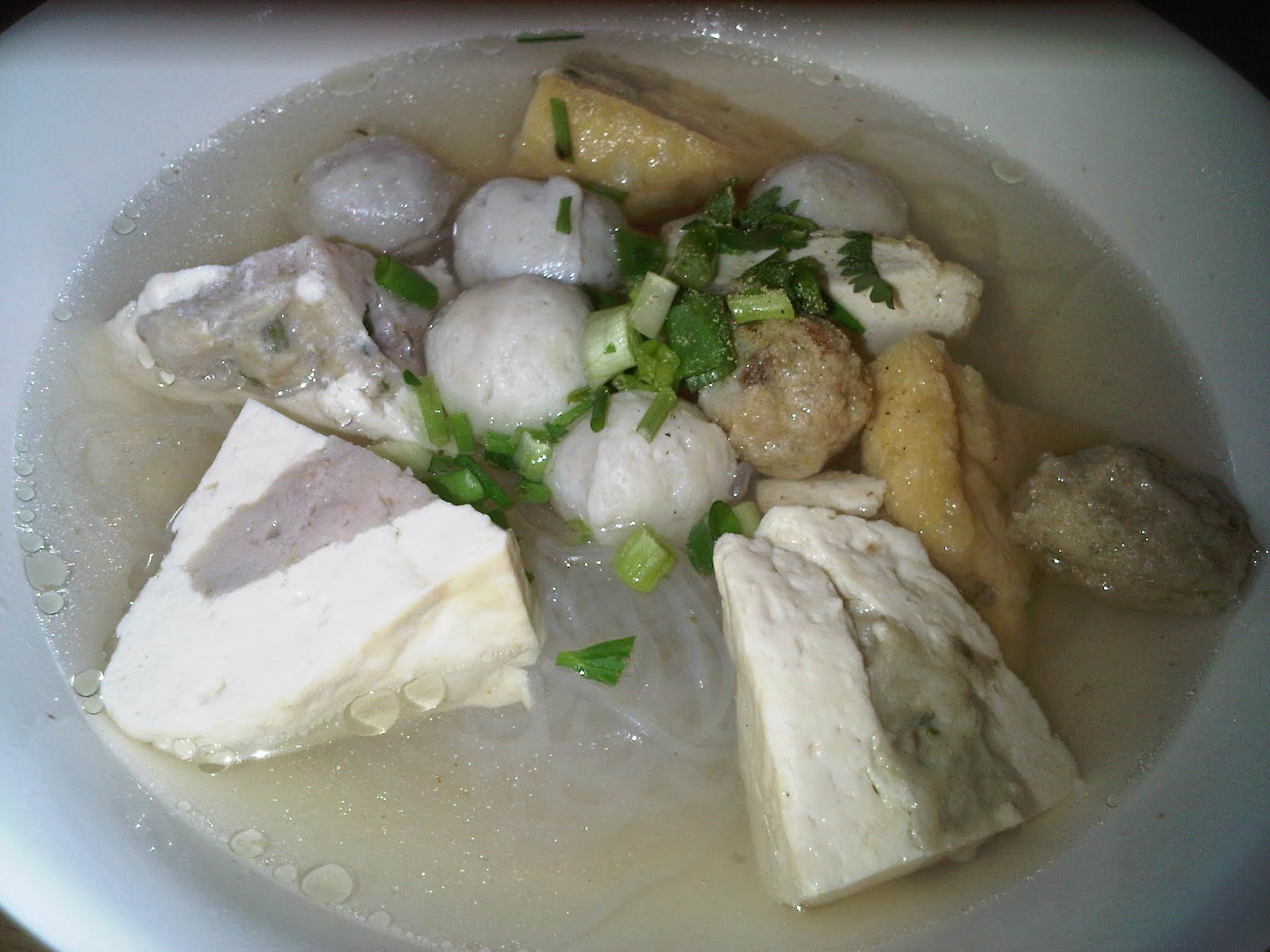 POLLY Serendipity: Fish Ball Tang Hun Soup and pork satay at Carpenter ...