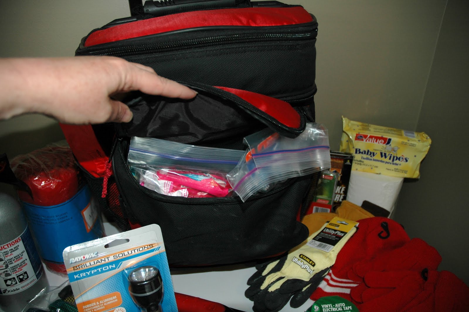 Prepared NOT Scared!: Preparedness Project - Emergency Car Kit!